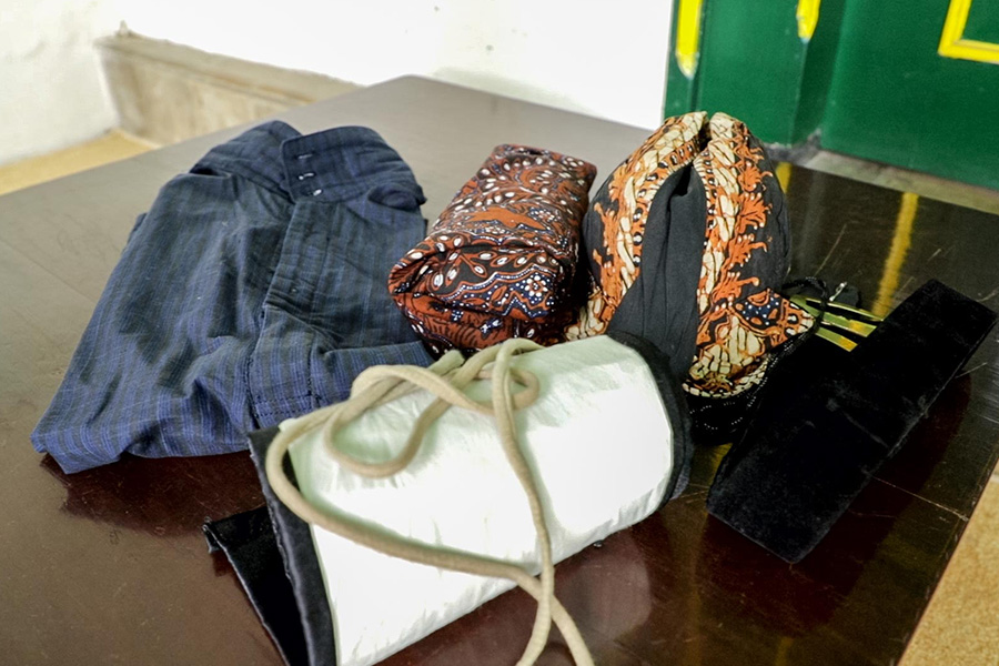 Tata Cara Berpakaian Laki-Laki (Jaler) | Makam Raja Mataram Imogiri